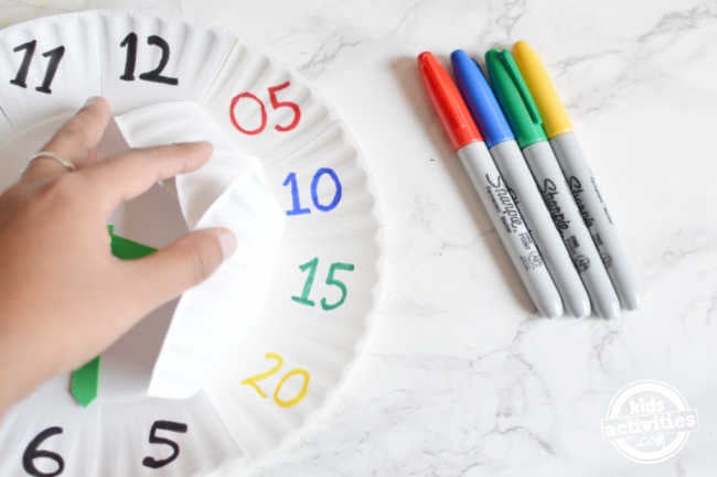 DIY Paper Plate Clock Craft for Kids Learning How to Tell Time |Kids ...