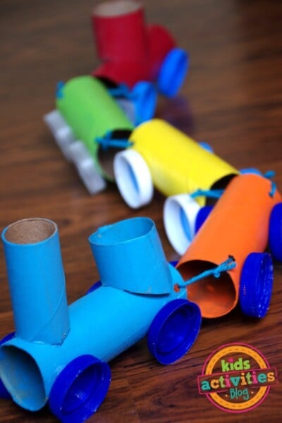 Easy Train Craft for Kids Made from Toilet Paper Rolls...Choo Choo ...