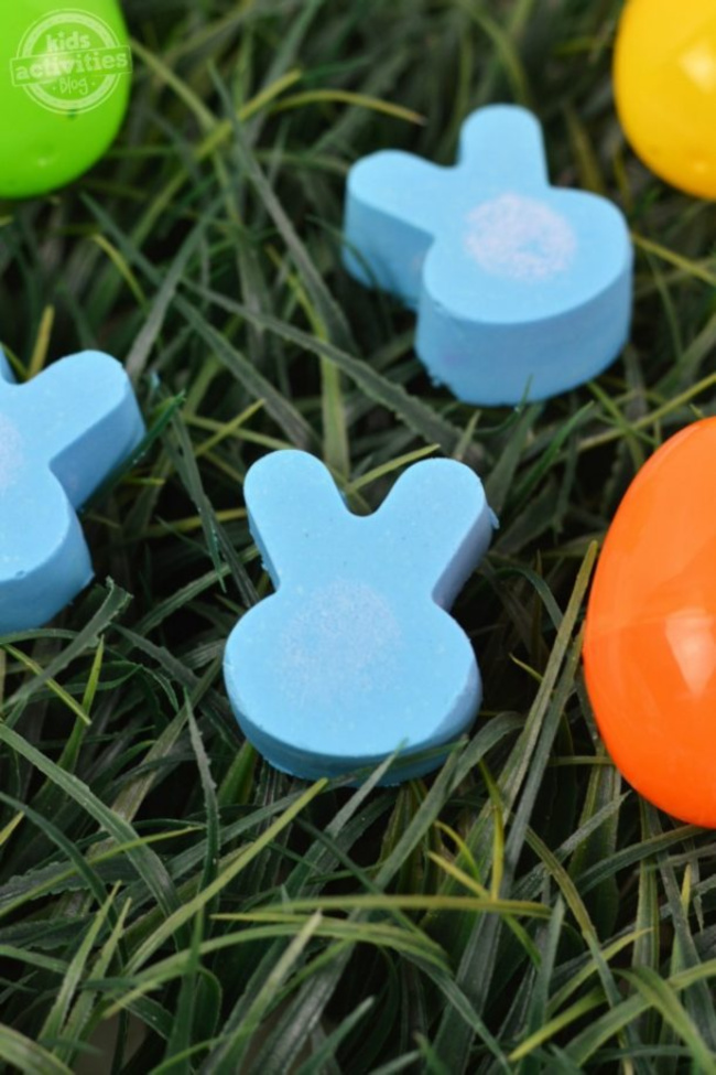 How to Make Easter Chalk Melt Bunnies that are Basket Ready! | Kids ...
