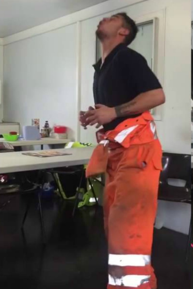 This Guy's T-Rex And Velociraptor Impressions Are Spot On And Hilarious!