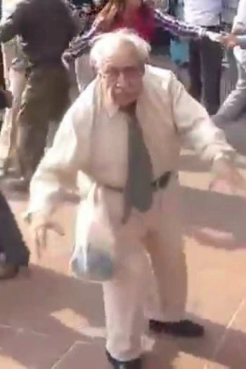 Funny Old Man Has The Time Of His Life Dancing In A Crowd [Video ...