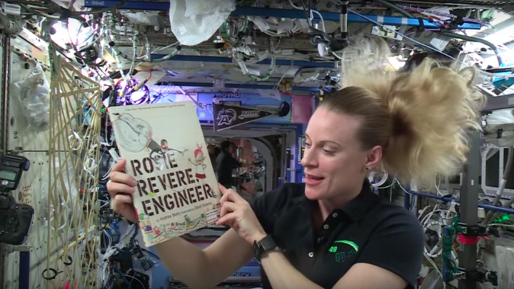 Your Kids Can Watch An Astronaut Read Them A Story from Space Kids ...