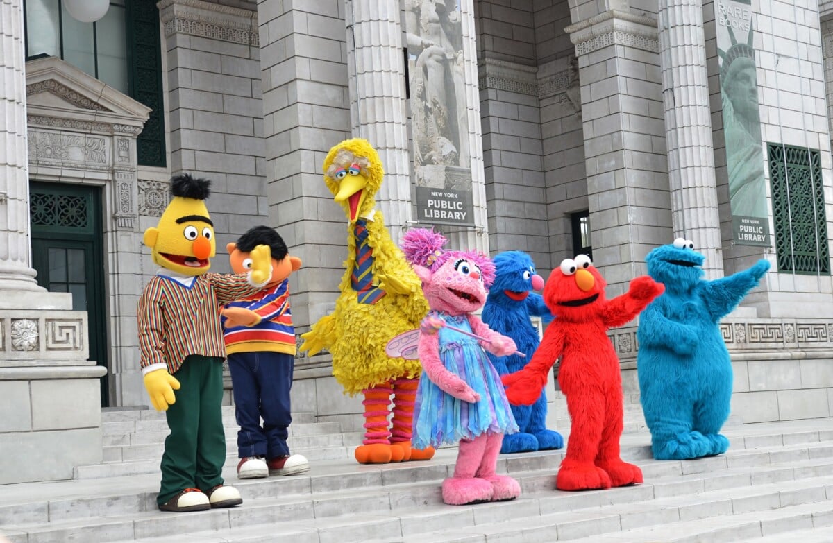 Elmo Is Having a Virtual Playdate and Everyone Is Invited [Now ...