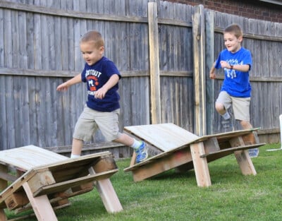 22 idées de parcours d’obstacles à faire soi-même tremendous amusants ...