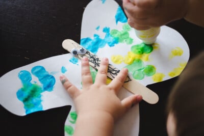 15 Easy & Fun Crafts for 2 Year Olds | Kids Activities Blog