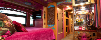 You Can Book A 2-Night Stay on Dolly Parton's Tour Bus For The Most ...