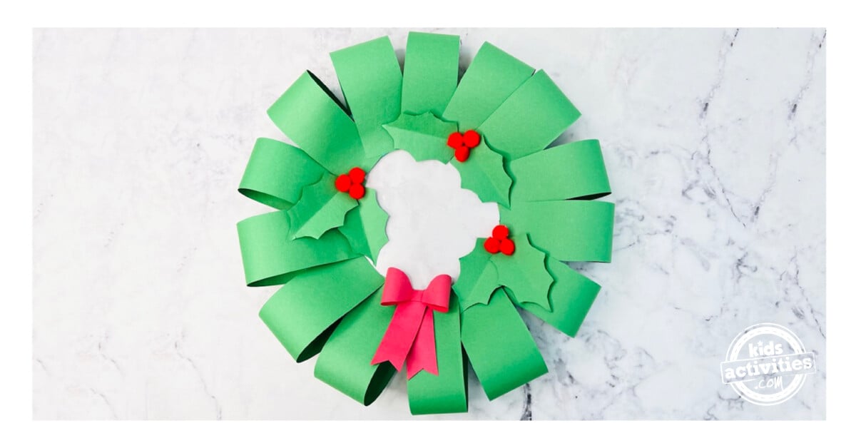 Paper Plate Christmas Wreath + Free Printable | Kids Activities Blog