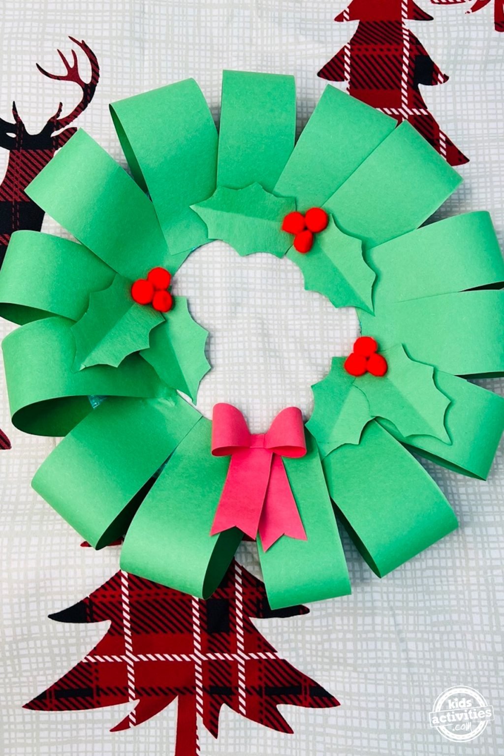 Paper Plate Christmas Wreath + Free Printable | Kids Activities Blog