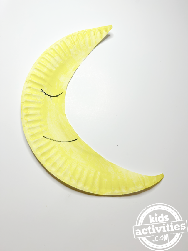 Super Easy Moon Paper Plate Craft | Kids Activities Blog