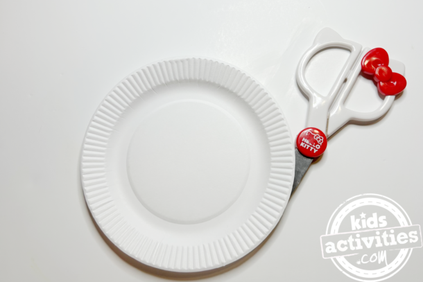 Wiggly Worm Paper Plate Craft for Preschoolers | Kids Activities Blog