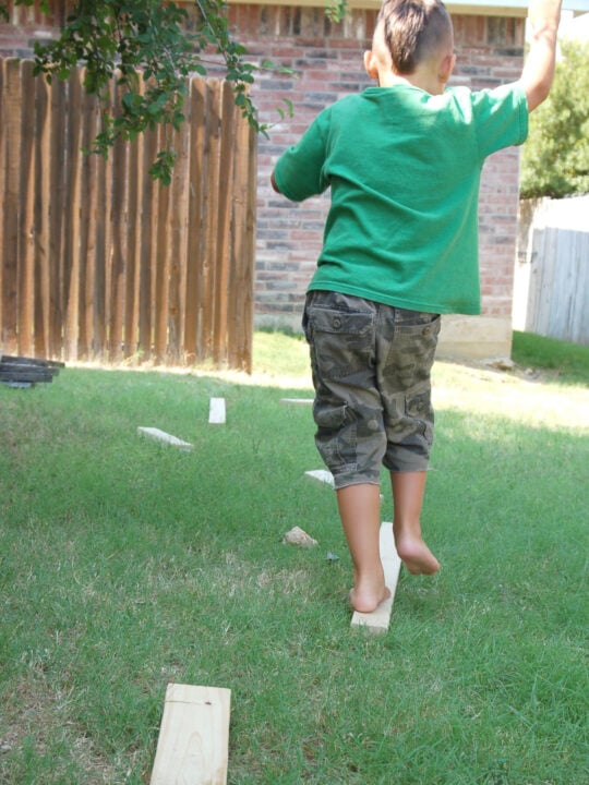 Backyard Obstacle Course For Kids - TogetherWeCraft