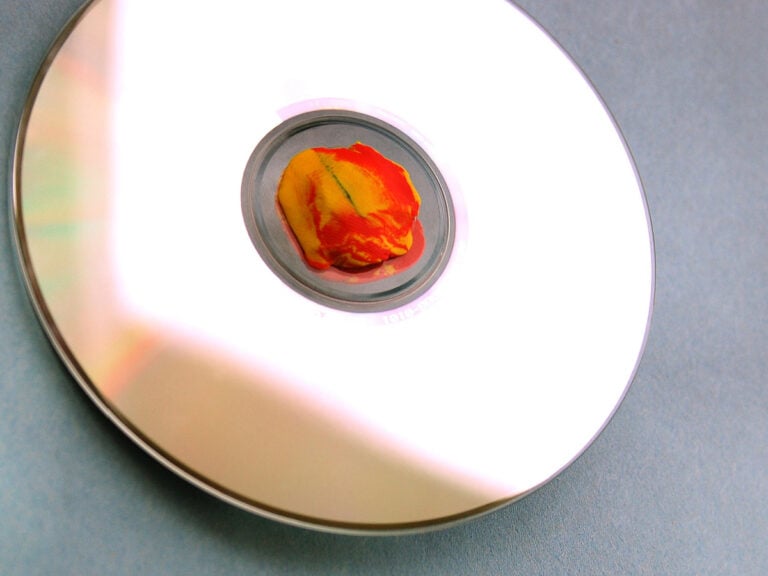 How to Make a Fun CD Spinner Craft for Kids | Kids Activities Blog